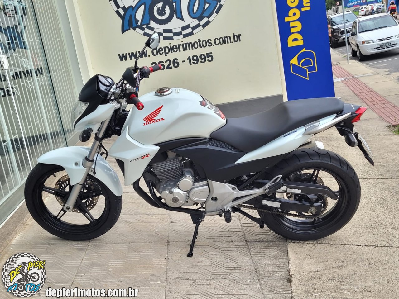 HONDA CB 300R | Ano: 2014 | R$13.500,00 | De Pieri Motos